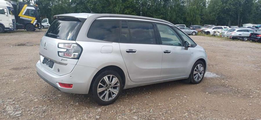 Grey Citroen Grand C4 Picasso 2015 in Kaunas, with an engine capacity of 1.56 L and mileage of 247 thousand km for 3999 €, photo 5 on AUTOMOTO.COM.LV
