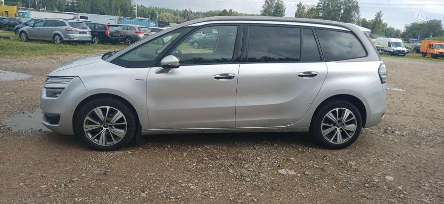 Grey Citroen Grand C4 Picasso 2015 in Kaunas, with an engine capacity of 1.56 L and mileage of 247 thousand km for 3999 €, photo 7 on AUTOMOTO.COM.LV