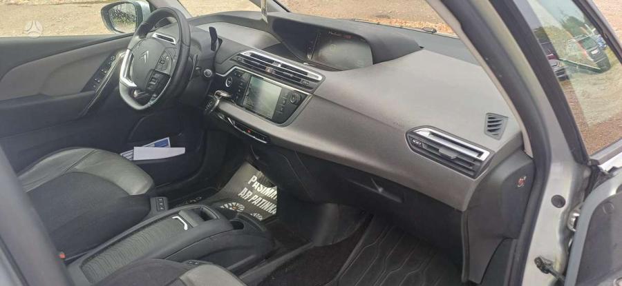 Grey Citroen Grand C4 Picasso 2015 in Kaunas, with an engine capacity of 1.56 L and mileage of 247 thousand km for 3999 €, photo 8 on AUTOMOTO.COM.LV