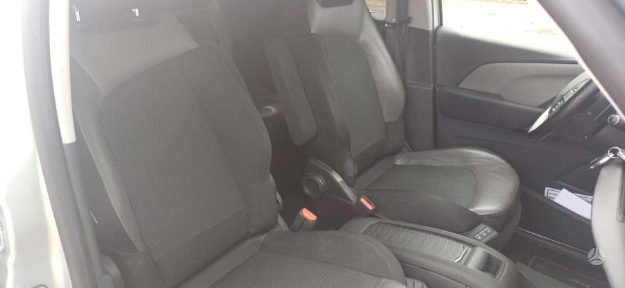 Grey Citroen Grand C4 Picasso 2015 in Kaunas, with an engine capacity of 1.56 L and mileage of 247 thousand km for 3999 €, photo 15 on AUTOMOTO.COM.LV