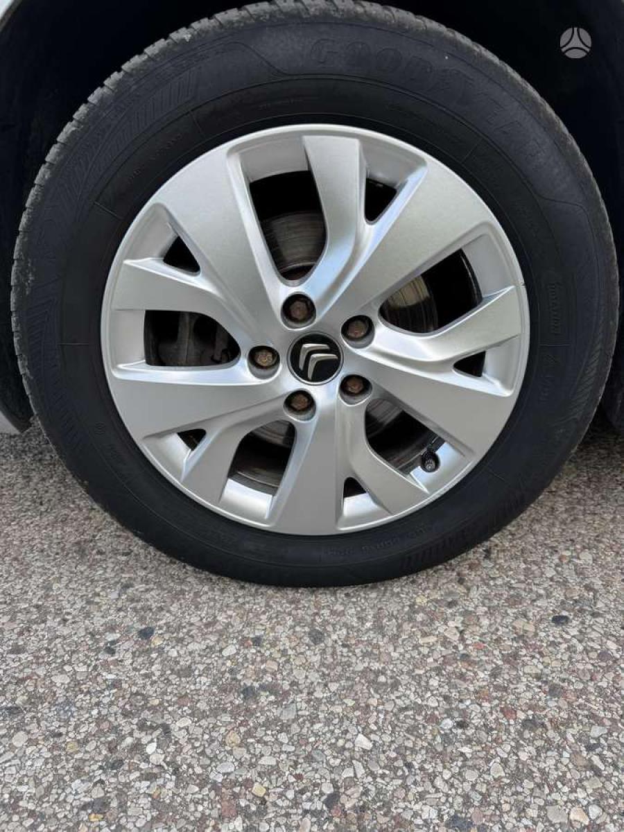 Pelēks Citroen Grand C4 Picasso 2015 Alīta, ar dzinēja tilpumu 1.20 L un nobraukumu 148 tūkst. km par 4999 €, foto 8 vietnē AUTOMOTO.COM.LV