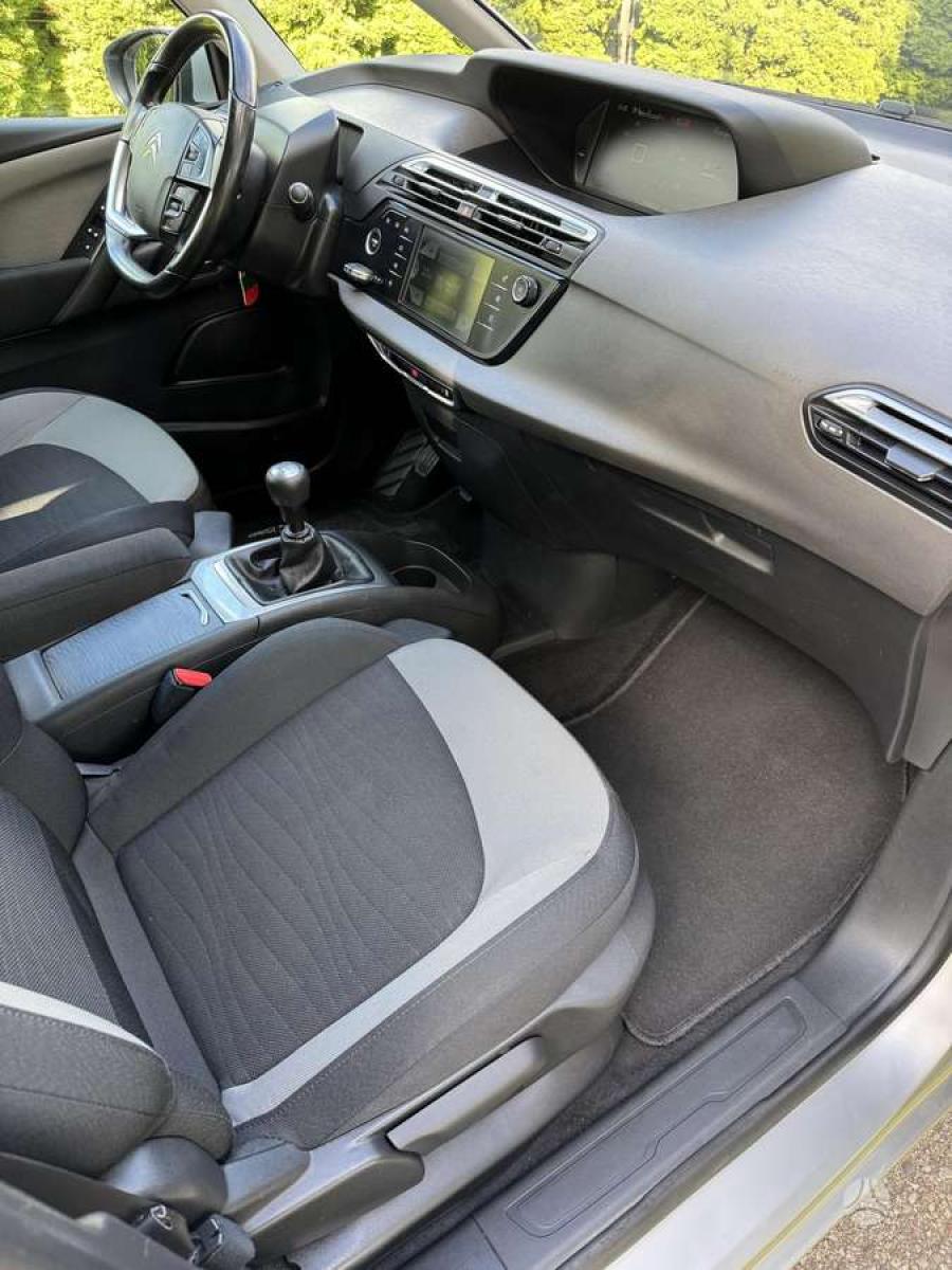 Pelēks Citroen Grand C4 Picasso 2015 Alīta, ar dzinēja tilpumu 1.20 L un nobraukumu 148 tūkst. km par 4999 €, foto 18 vietnē AUTOMOTO.COM.LV