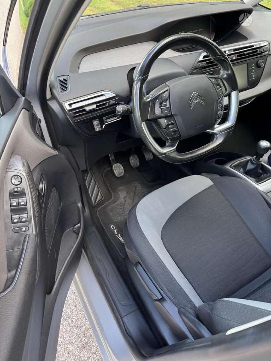 Pelēks Citroen Grand C4 Picasso 2015 Alīta, ar dzinēja tilpumu 1.20 L un nobraukumu 148 tūkst. km par 4999 €, foto 23 vietnē AUTOMOTO.COM.LV