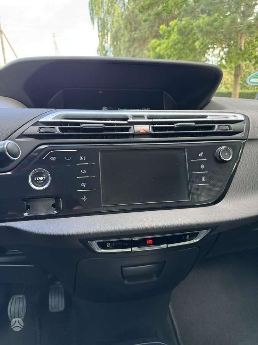 Pelēks Citroen Grand C4 Picasso 2015 Alīta, ar dzinēja tilpumu 1.20 L un nobraukumu 148 tūkst. km par 4999 €, foto 25 vietnē AUTOMOTO.COM.LV