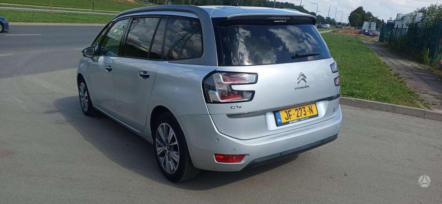 Grey Citroen Grand C4 Picasso 2015 in Kaunas, with an engine capacity of 1.56 L and mileage of 247 thousand km for 4000 €, photo 5 on AUTOMOTO.COM.LV