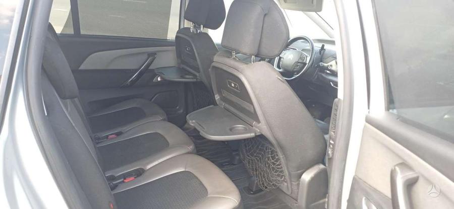 Grey Citroen Grand C4 Picasso 2015 in Kaunas, with an engine capacity of 1.56 L and mileage of 247 thousand km for 4000 €, photo 9 on AUTOMOTO.COM.LV