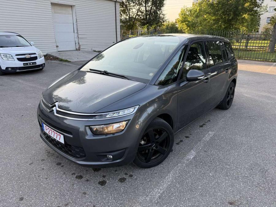 Grey Citroen Grand C4 Picasso 2015 in Ukmerge, with an engine capacity of 1.56 L and mileage of 250 thousand km for 5200 €, photo 1 on AUTOMOTO.COM.LV