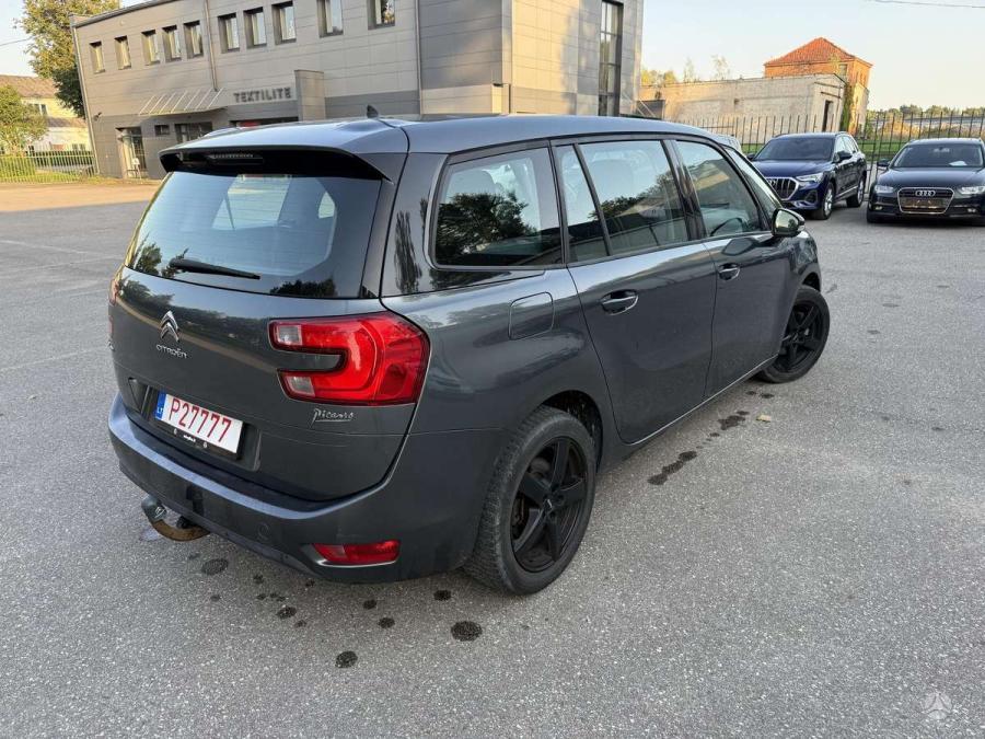 Grey Citroen Grand C4 Picasso 2015 in Ukmerge, with an engine capacity of 1.56 L and mileage of 250 thousand km for 5200 €, photo 6 on AUTOMOTO.COM.LV