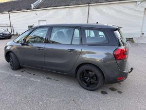 Grey Citroen Grand C4 Picasso 2015 in Ukmerge, with an engine capacity of 1.56 L and mileage of 250 thousand km for 5200 €, photo 7 on AUTOMOTO.COM.LV