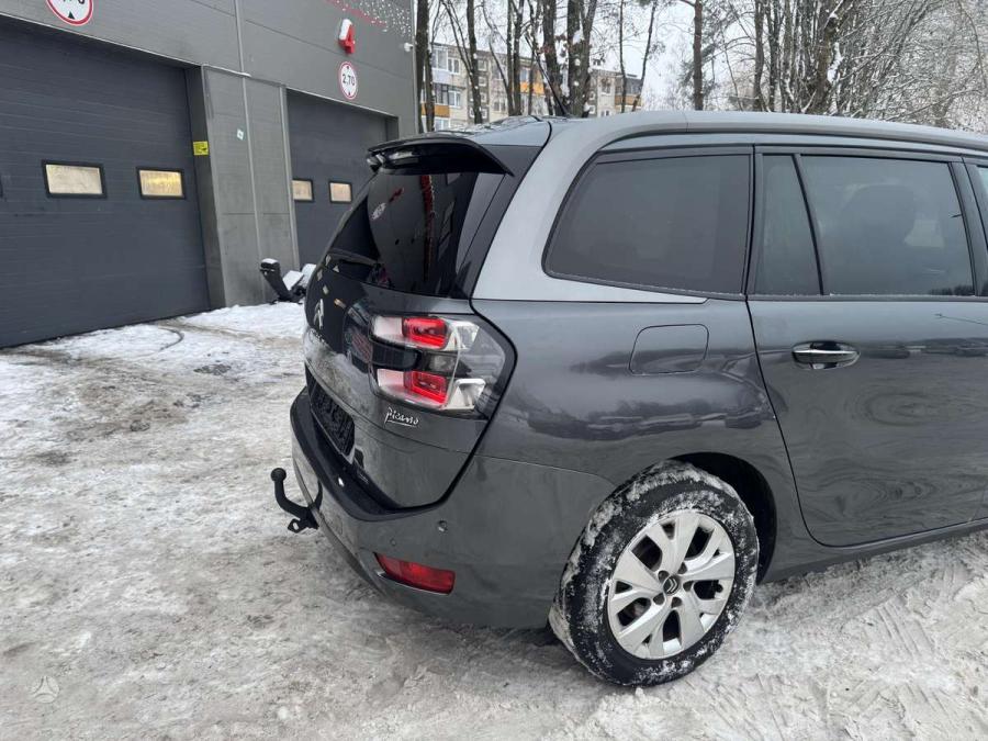 Grey Citroen Grand C4 Picasso 2016 in Kaunas, with an engine capacity of 1.56 L and mileage of 245 thousand km for 5550 €, photo 10 on AUTOMOTO.COM.LV