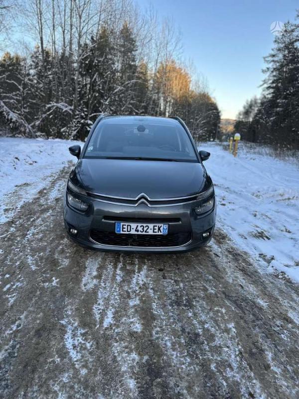 Grey Citroen Grand C4 Picasso 2016 in Vilnius, with an engine capacity of 1.56 L and mileage of 240 thousand km for 6400 €, photo 2 on AUTOMOTO.COM.LV