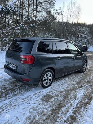 Pelēks Citroen Grand C4 Picasso 2016 Viļņa, ar dzinēja tilpumu 1.56 L un nobraukumu 240 tūkst. km par 6400 €, foto 4 vietnē AUTOMOTO.COM.LV