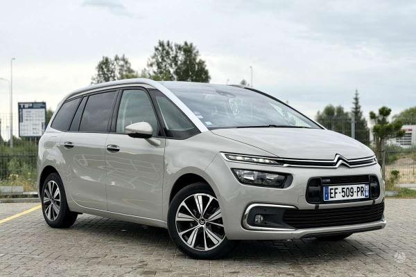 Grey Citroen Grand C4 Picasso 2016 in Taurage, with an engine capacity of 1.20 L and mileage of 199 thousand km for 7200 €, photo 2 on AUTOMOTO.COM.LV
