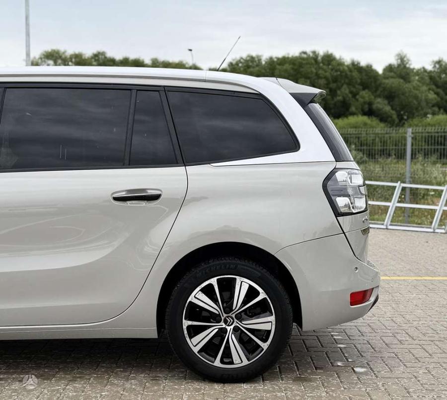 Grey Citroen Grand C4 Picasso 2016 in Taurage, with an engine capacity of 1.20 L and mileage of 199 thousand km for 7200 €, photo 12 on AUTOMOTO.COM.LV