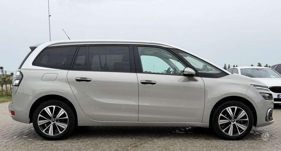 Grey Citroen Grand C4 Picasso 2016 in Taurage, with an engine capacity of 1.20 L and mileage of 199 thousand km for 7200 €, photo 13 on AUTOMOTO.COM.LV
