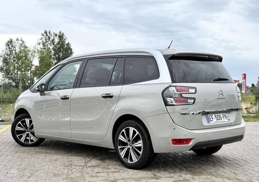 Grey Citroen Grand C4 Picasso 2016 in Taurage, with an engine capacity of 1.20 L and mileage of 199 thousand km for 7200 €, photo 15 on AUTOMOTO.COM.LV