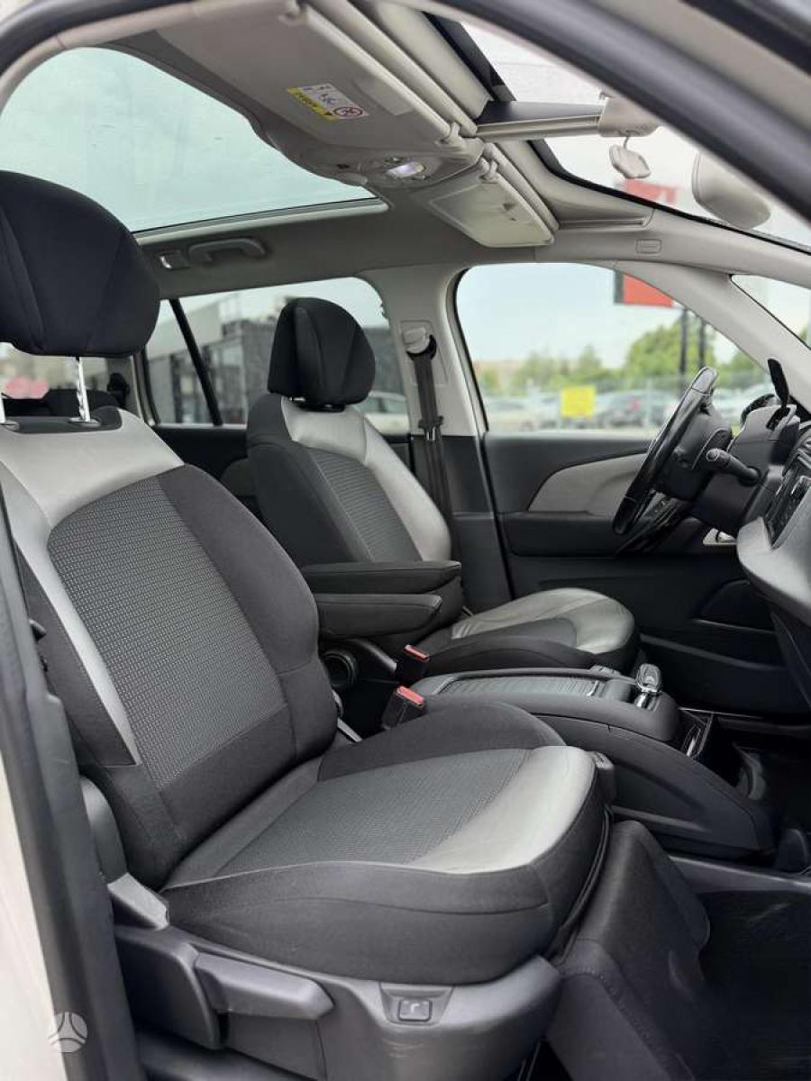 Grey Citroen Grand C4 Picasso 2016 in Taurage, with an engine capacity of 1.20 L and mileage of 199 thousand km for 7200 €, photo 24 on AUTOMOTO.COM.LV
