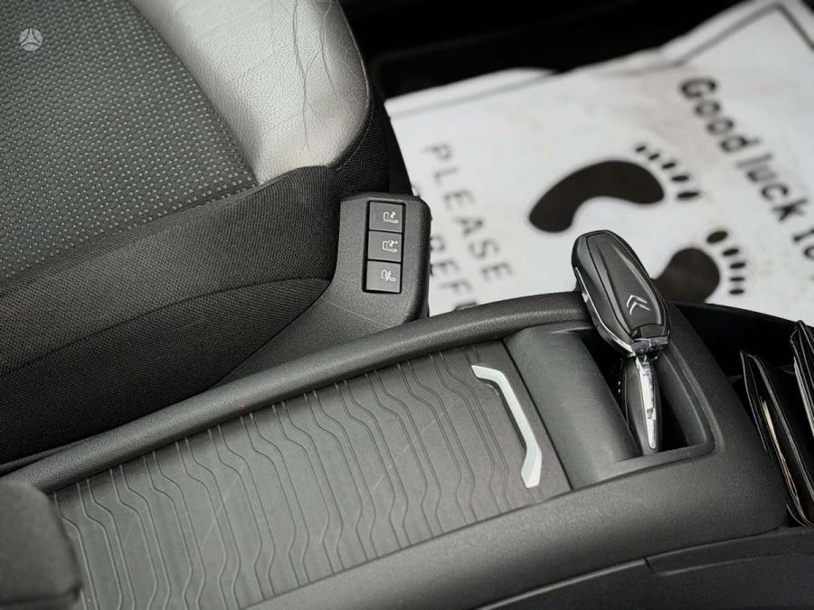 Grey Citroen Grand C4 Picasso 2016 in Taurage, with an engine capacity of 1.20 L and mileage of 199 thousand km for 7200 €, photo 25 on AUTOMOTO.COM.LV