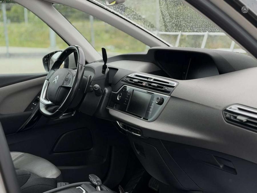 Grey Citroen Grand C4 Picasso 2016 in Taurage, with an engine capacity of 1.20 L and mileage of 199 thousand km for 7200 €, photo 32 on AUTOMOTO.COM.LV