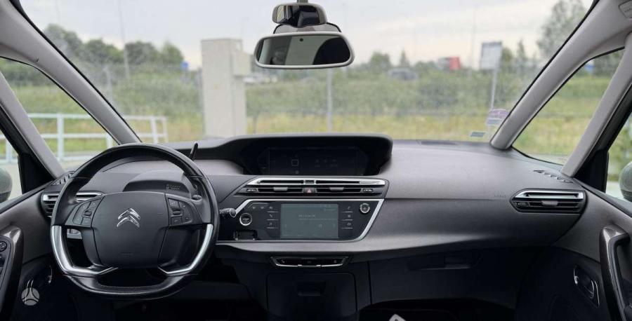 Grey Citroen Grand C4 Picasso 2016 in Taurage, with an engine capacity of 1.20 L and mileage of 199 thousand km for 7200 €, photo 33 on AUTOMOTO.COM.LV