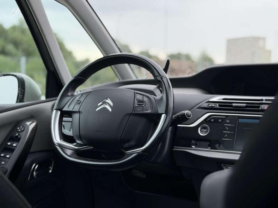 Grey Citroen Grand C4 Picasso 2016 in Taurage, with an engine capacity of 1.20 L and mileage of 199 thousand km for 7200 €, photo 34 on AUTOMOTO.COM.LV