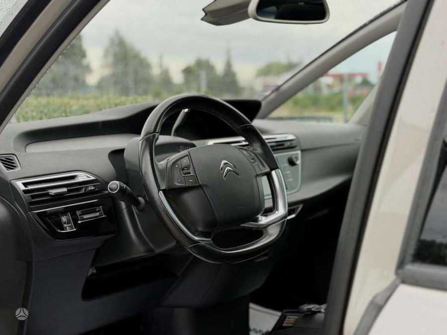 Grey Citroen Grand C4 Picasso 2016 in Taurage, with an engine capacity of 1.20 L and mileage of 199 thousand km for 7200 €, photo 36 on AUTOMOTO.COM.LV