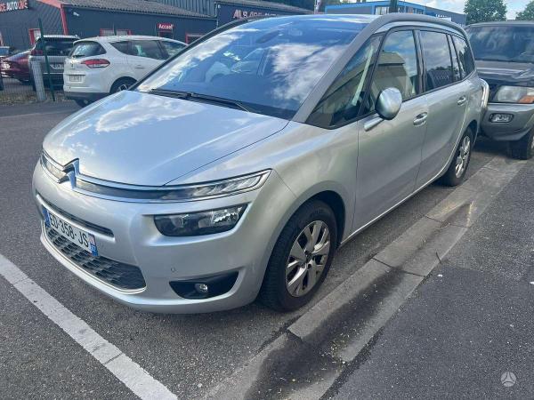 Grey Citroen Grand C4 Picasso 2016 in Taurage, with an engine capacity of 1.20 L and mileage of 190 thousand km for 5200 €, photo 1 on AUTOMOTO.COM.LV