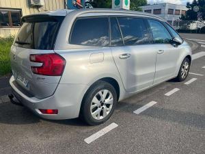 Grey Citroen Grand C4 Picasso 2016 in Taurage, with an engine capacity of 1.20 L and mileage of 190 thousand km for 5200 €, photo 3 on AUTOMOTO.COM.LV
