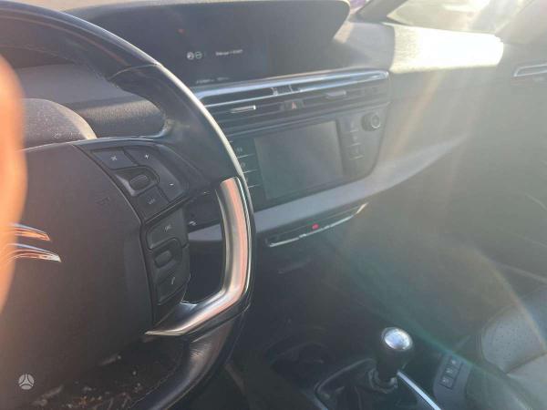 Grey Citroen Grand C4 Picasso 2016 in Taurage, with an engine capacity of 1.20 L and mileage of 190 thousand km for 5200 €, photo 4 on AUTOMOTO.COM.LV