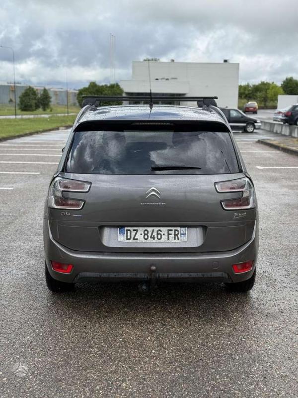 Grey Citroen Grand C4 Picasso 2016 in Vilnius, with an engine capacity of 1.56 L and mileage of 260 thousand km for 6000 €, photo 5 on AUTOMOTO.COM.LV