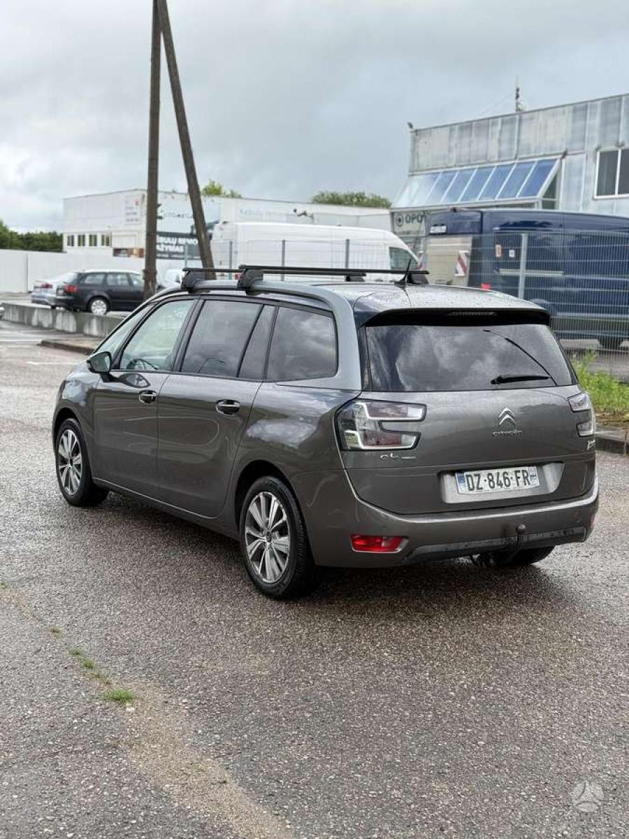 Pelēks Citroen Grand C4 Picasso 2016 Viļņa, ar dzinēja tilpumu 1.56 L un nobraukumu 260 tūkst. km par 6000 €, foto 7 vietnē AUTOMOTO.COM.LV