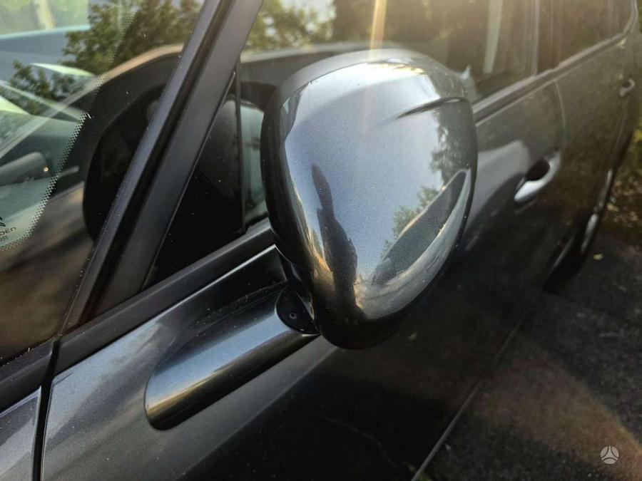 Grey Citroen Grand C4 Picasso 2016 in Siauliai, with an engine capacity of 1.56 L and mileage of 202 thousand km for 5900 €, photo 11 on AUTOMOTO.COM.LV