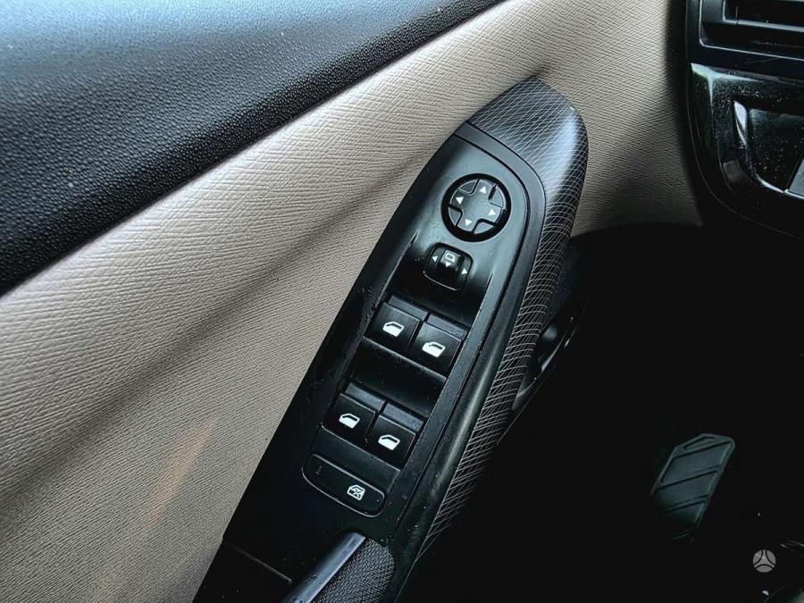 Grey Citroen Grand C4 Picasso 2016 in Siauliai, with an engine capacity of 1.56 L and mileage of 202 thousand km for 5900 €, photo 23 on AUTOMOTO.COM.LV
