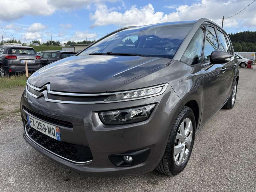Grey Citroen Grand C4 Picasso 2016 in Vilnius, with an engine capacity of 1.56 L and mileage of 223 thousand km for 6600 €, photo 1 on AUTOMOTO.COM.LV