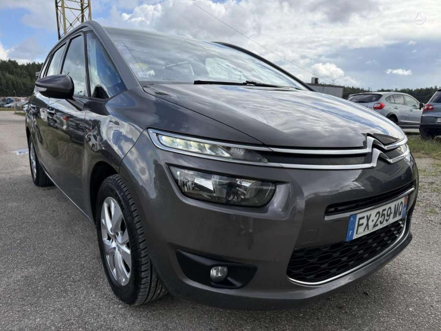 Grey Citroen Grand C4 Picasso 2016 in Vilnius, with an engine capacity of 1.56 L and mileage of 223 thousand km for 6600 €, photo 3 on AUTOMOTO.COM.LV