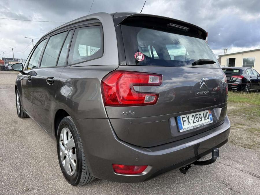 Grey Citroen Grand C4 Picasso 2016 in Vilnius, with an engine capacity of 1.56 L and mileage of 223 thousand km for 6600 €, photo 7 on AUTOMOTO.COM.LV