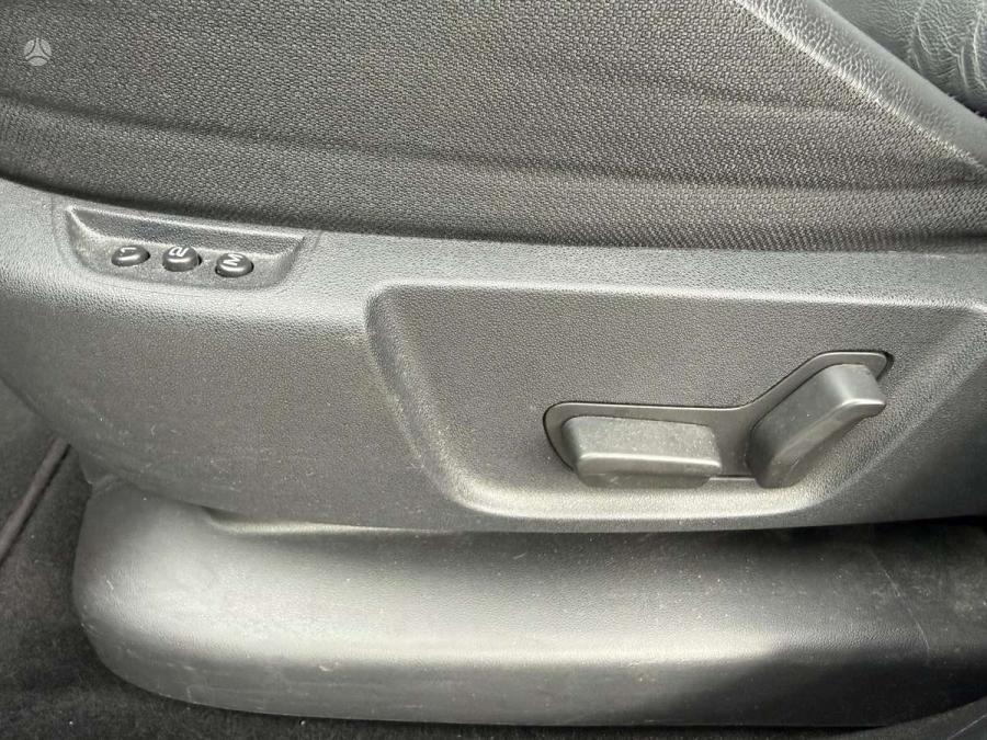 Grey Citroen Grand C4 Picasso 2016 in Vilnius, with an engine capacity of 1.56 L and mileage of 223 thousand km for 6600 €, photo 9 on AUTOMOTO.COM.LV