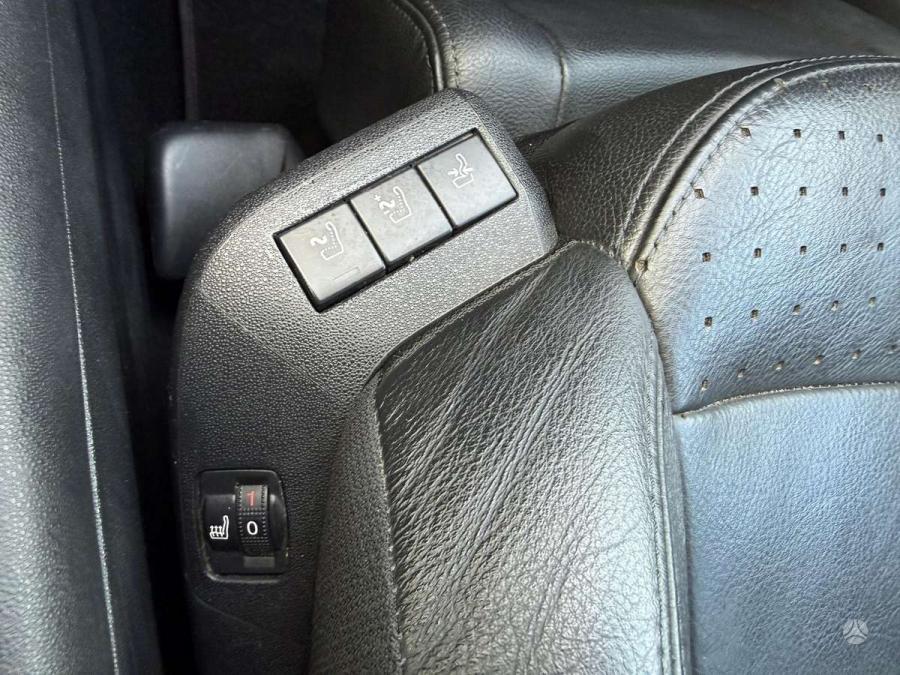 Grey Citroen Grand C4 Picasso 2016 in Vilnius, with an engine capacity of 1.56 L and mileage of 223 thousand km for 6600 €, photo 10 on AUTOMOTO.COM.LV