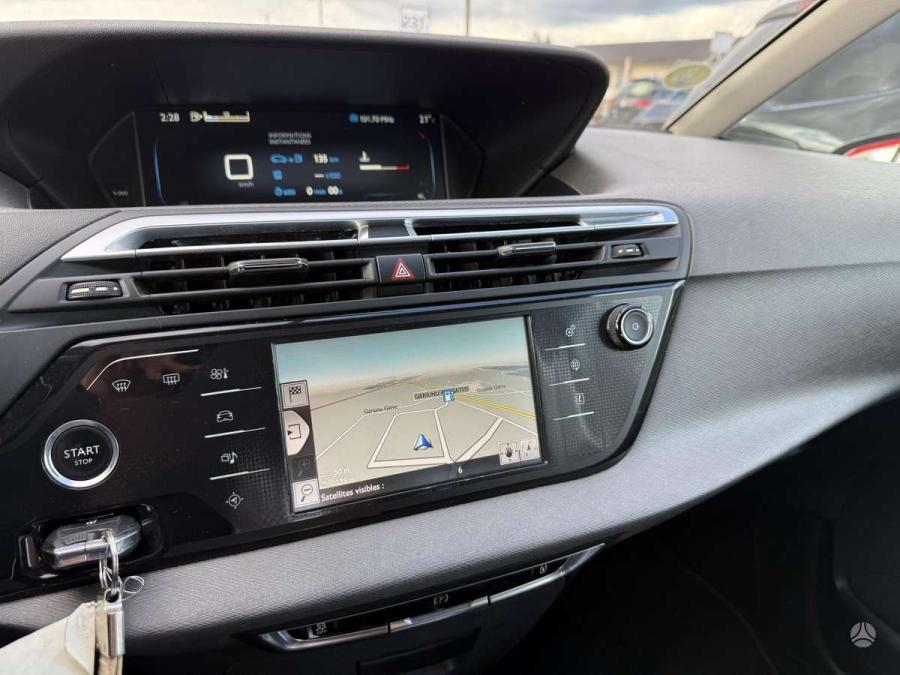 Grey Citroen Grand C4 Picasso 2016 in Vilnius, with an engine capacity of 1.56 L and mileage of 223 thousand km for 6600 €, photo 12 on AUTOMOTO.COM.LV
