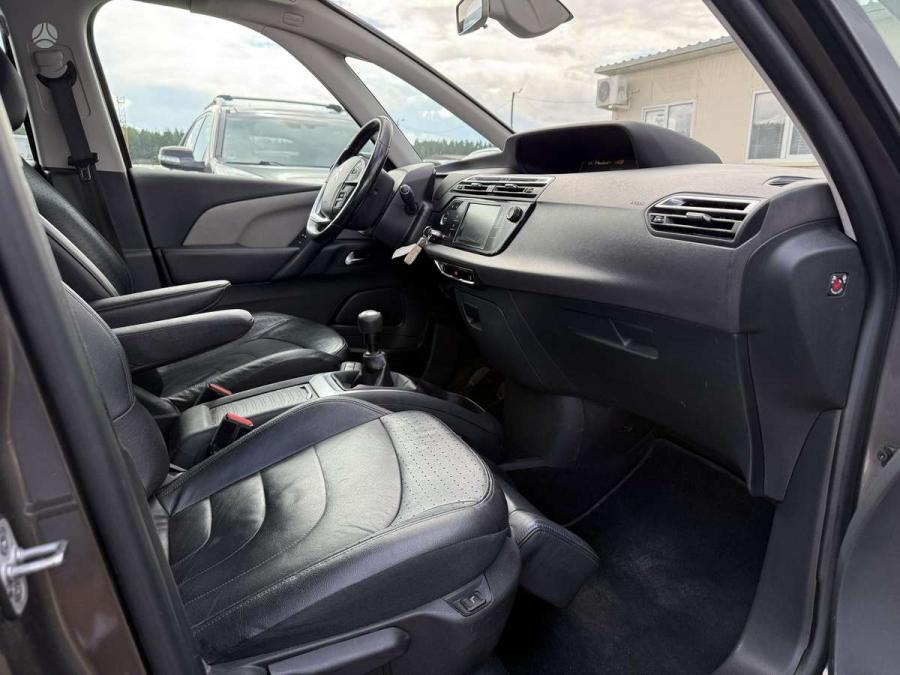 Grey Citroen Grand C4 Picasso 2016 in Vilnius, with an engine capacity of 1.56 L and mileage of 223 thousand km for 6600 €, photo 14 on AUTOMOTO.COM.LV