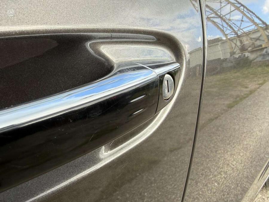 Grey Citroen Grand C4 Picasso 2016 in Vilnius, with an engine capacity of 1.56 L and mileage of 223 thousand km for 6600 €, photo 18 on AUTOMOTO.COM.LV