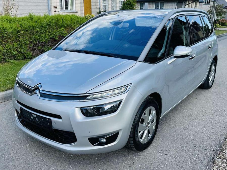 Grey Citroen Grand C4 Picasso 2016 in Prienai, with an engine capacity of 1.56 L and mileage of 247 thousand km for 5499 €, photo 1 on AUTOMOTO.COM.LV