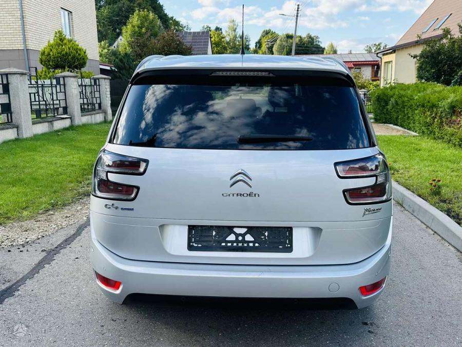 Grey Citroen Grand C4 Picasso 2016 in Prienai, with an engine capacity of 1.56 L and mileage of 247 thousand km for 5499 €, photo 5 on AUTOMOTO.COM.LV