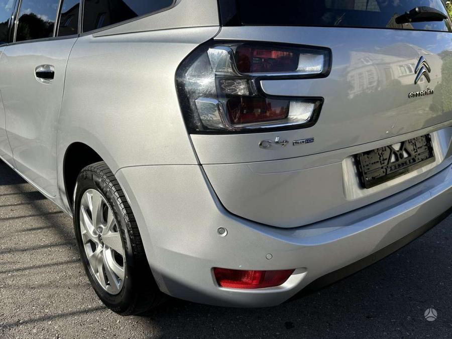Grey Citroen Grand C4 Picasso 2016 in Prienai, with an engine capacity of 1.56 L and mileage of 247 thousand km for 5499 €, photo 12 on AUTOMOTO.COM.LV