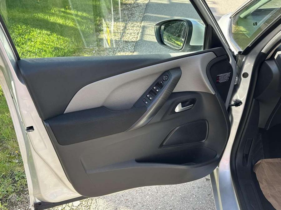 Grey Citroen Grand C4 Picasso 2016 in Prienai, with an engine capacity of 1.56 L and mileage of 247 thousand km for 5499 €, photo 15 on AUTOMOTO.COM.LV