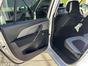 Grey Citroen Grand C4 Picasso 2016 in Prienai, with an engine capacity of 1.56 L and mileage of 247 thousand km for 5499 €, photo 16 on AUTOMOTO.COM.LV