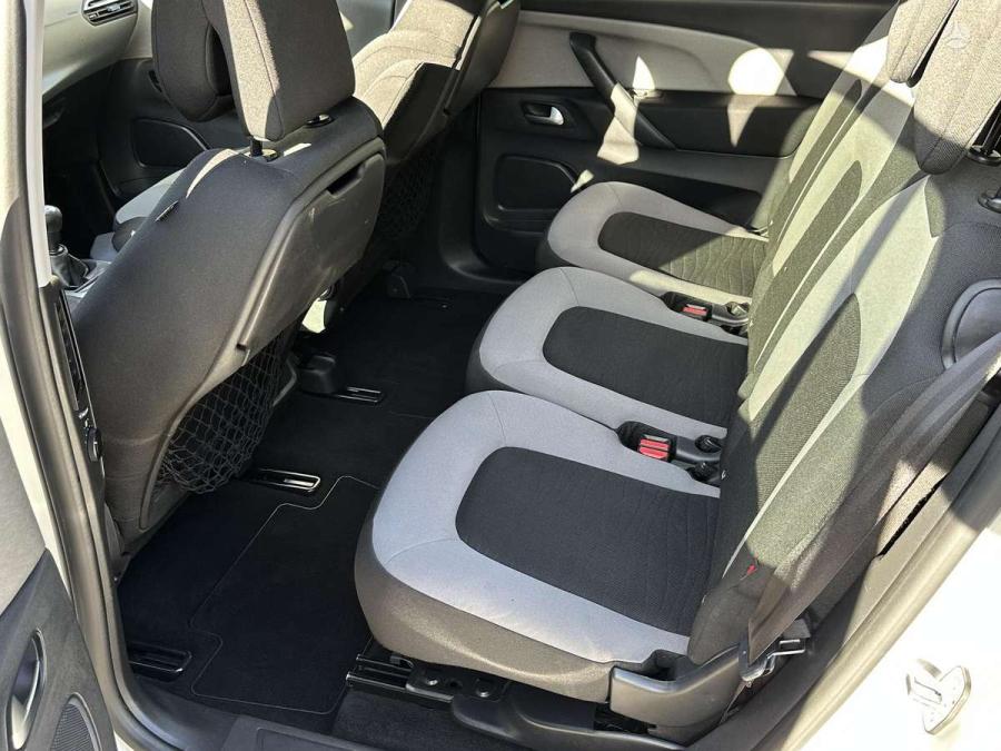 Grey Citroen Grand C4 Picasso 2016 in Prienai, with an engine capacity of 1.56 L and mileage of 247 thousand km for 5499 €, photo 17 on AUTOMOTO.COM.LV
