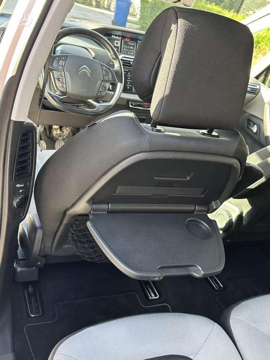 Grey Citroen Grand C4 Picasso 2016 in Prienai, with an engine capacity of 1.56 L and mileage of 247 thousand km for 5499 €, photo 18 on AUTOMOTO.COM.LV