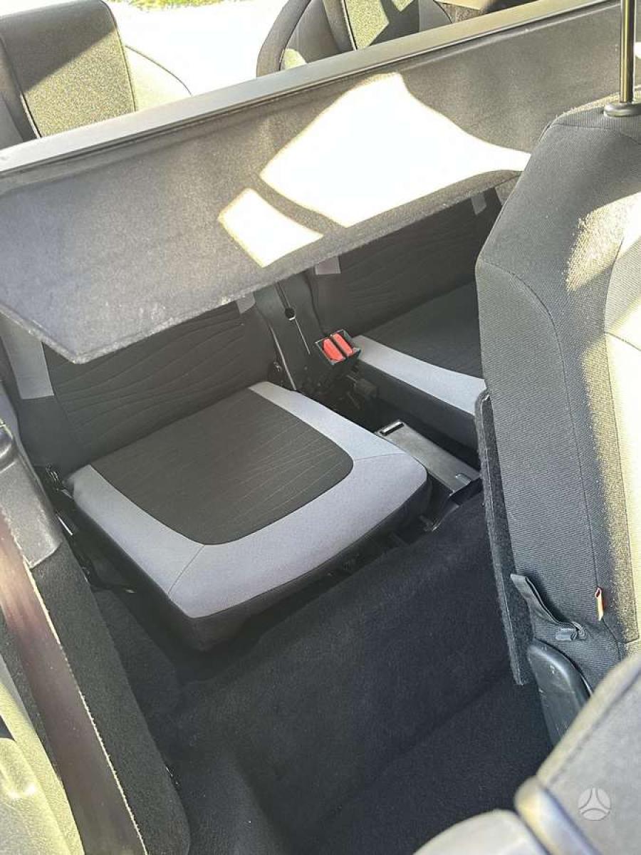 Grey Citroen Grand C4 Picasso 2016 in Prienai, with an engine capacity of 1.56 L and mileage of 247 thousand km for 5499 €, photo 22 on AUTOMOTO.COM.LV