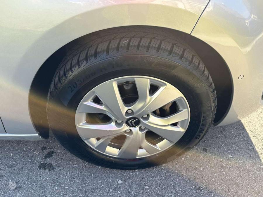 Grey Citroen Grand C4 Picasso 2016 in Prienai, with an engine capacity of 1.56 L and mileage of 247 thousand km for 5499 €, photo 25 on AUTOMOTO.COM.LV